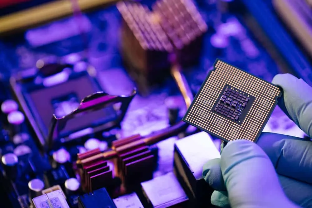 One CPU Core Hotter Than Others (Causes, Fixes)